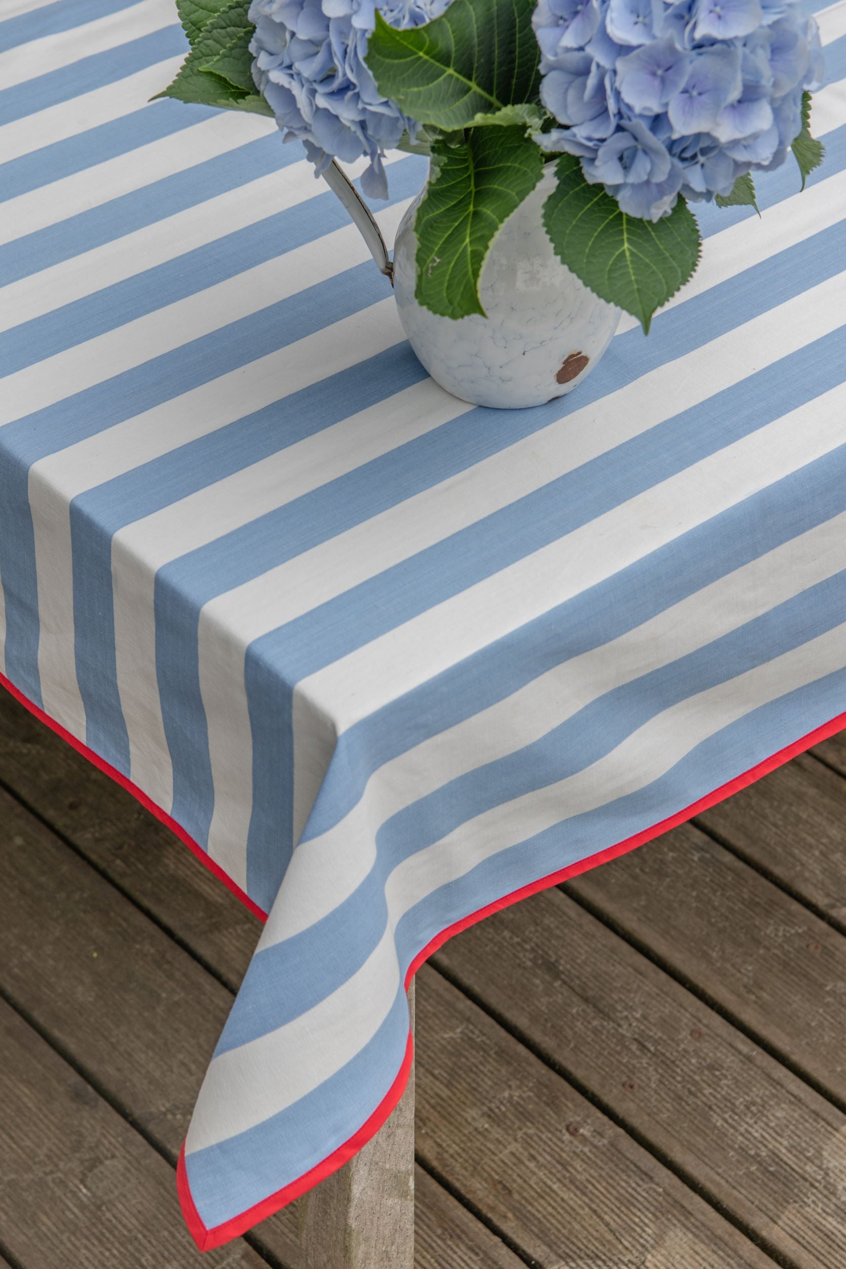 Tablecloths – table in the sun